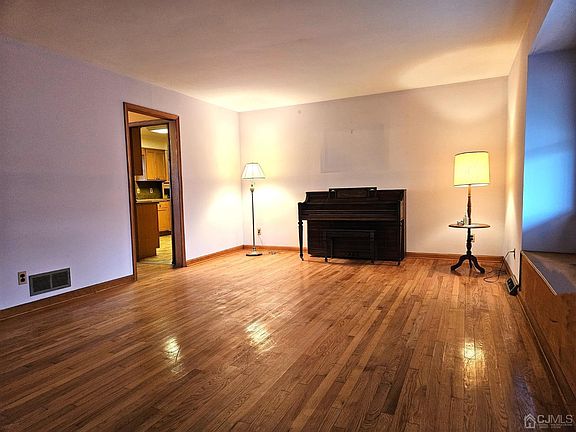 10 Edgemere Ave, Plainsboro, NJ 08536 | MLS #2408768R | Zillow