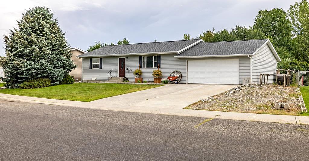 1008 Elm Ave, Cody, WY 82414 | Zillow
