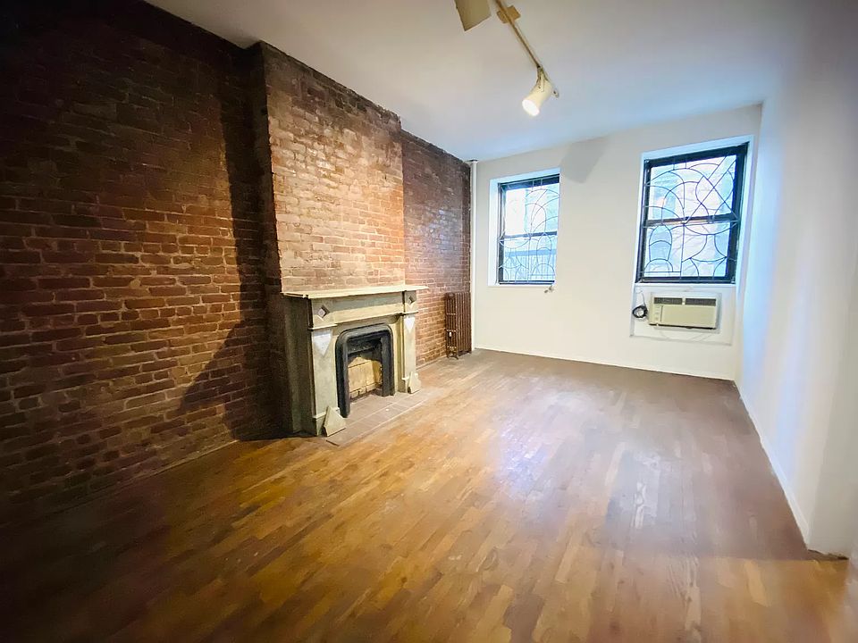 457 W 43rd St APT 3F, New York, NY 10036 | Zillow