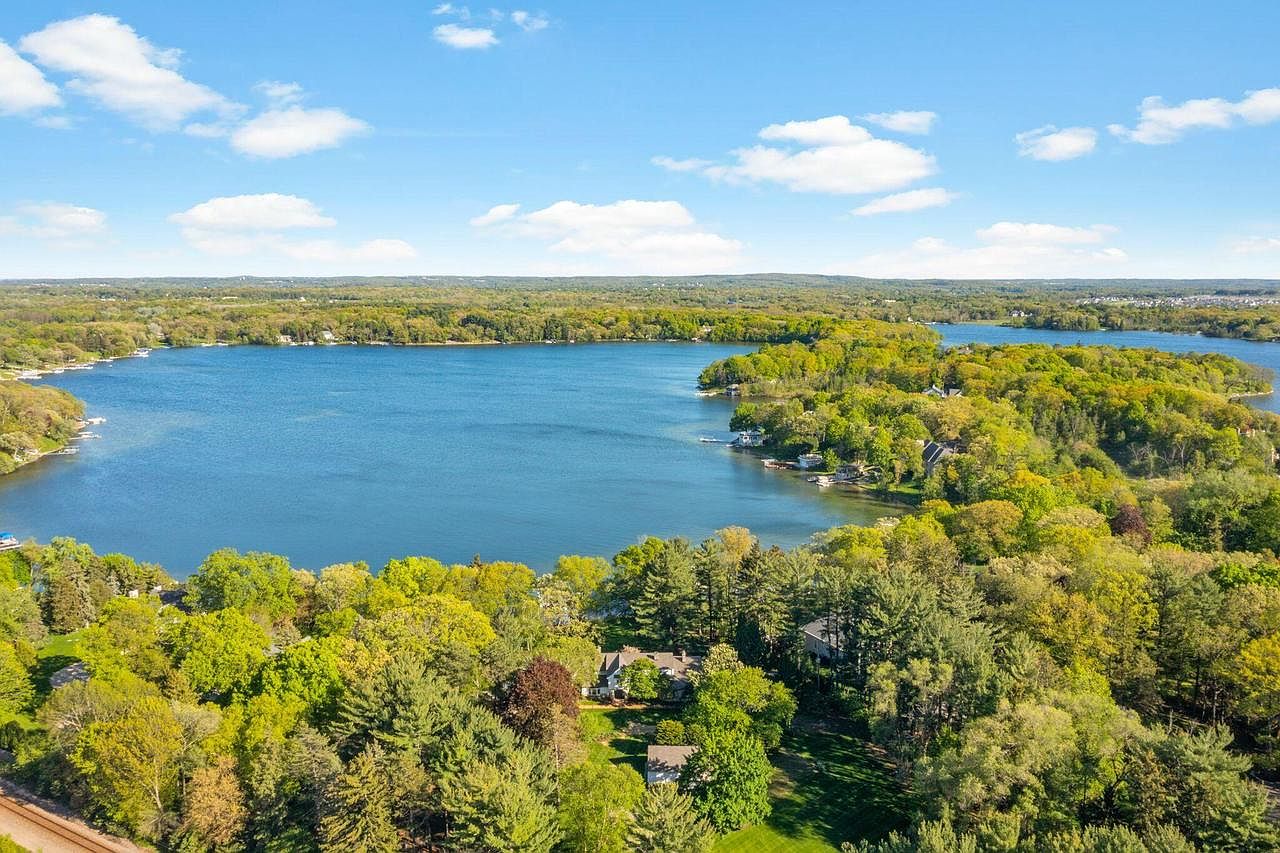 4886 North Hewitts Point ROAD, Oconomowoc, WI 53066 | Zillow