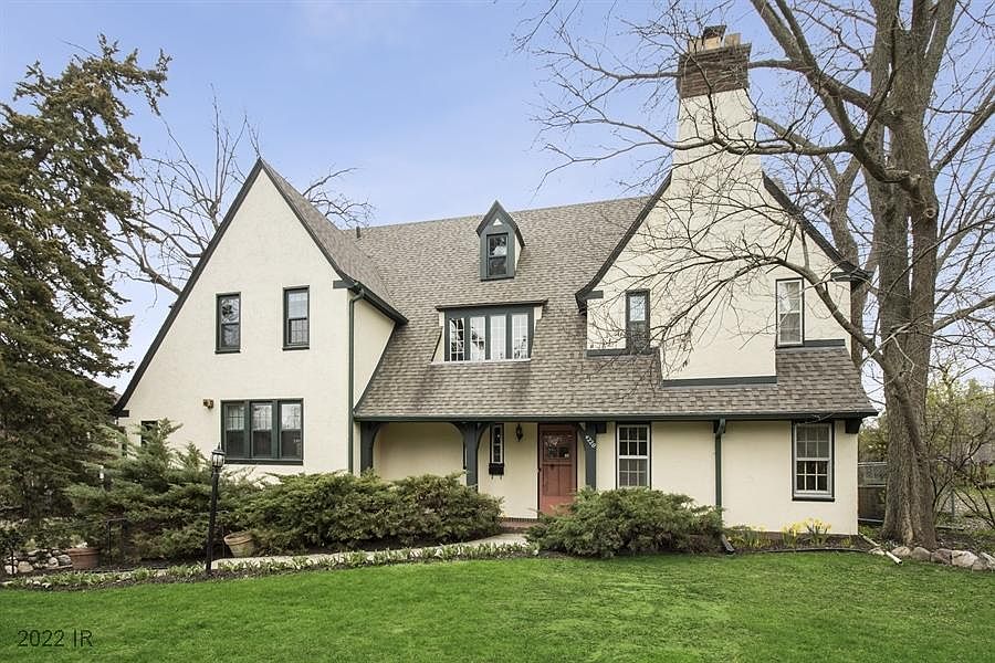 4220 Foster Dr, Des Moines, IA 50312 | Zillow