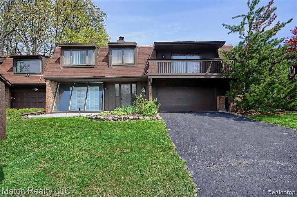 2136 Rhine Rd, West Bloomfield, MI 48323 | MLS #20230014640 | Zillow