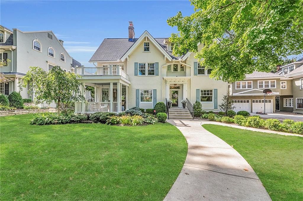 6012 Morningside Dr, Kansas City, MO 64113 | Zillow