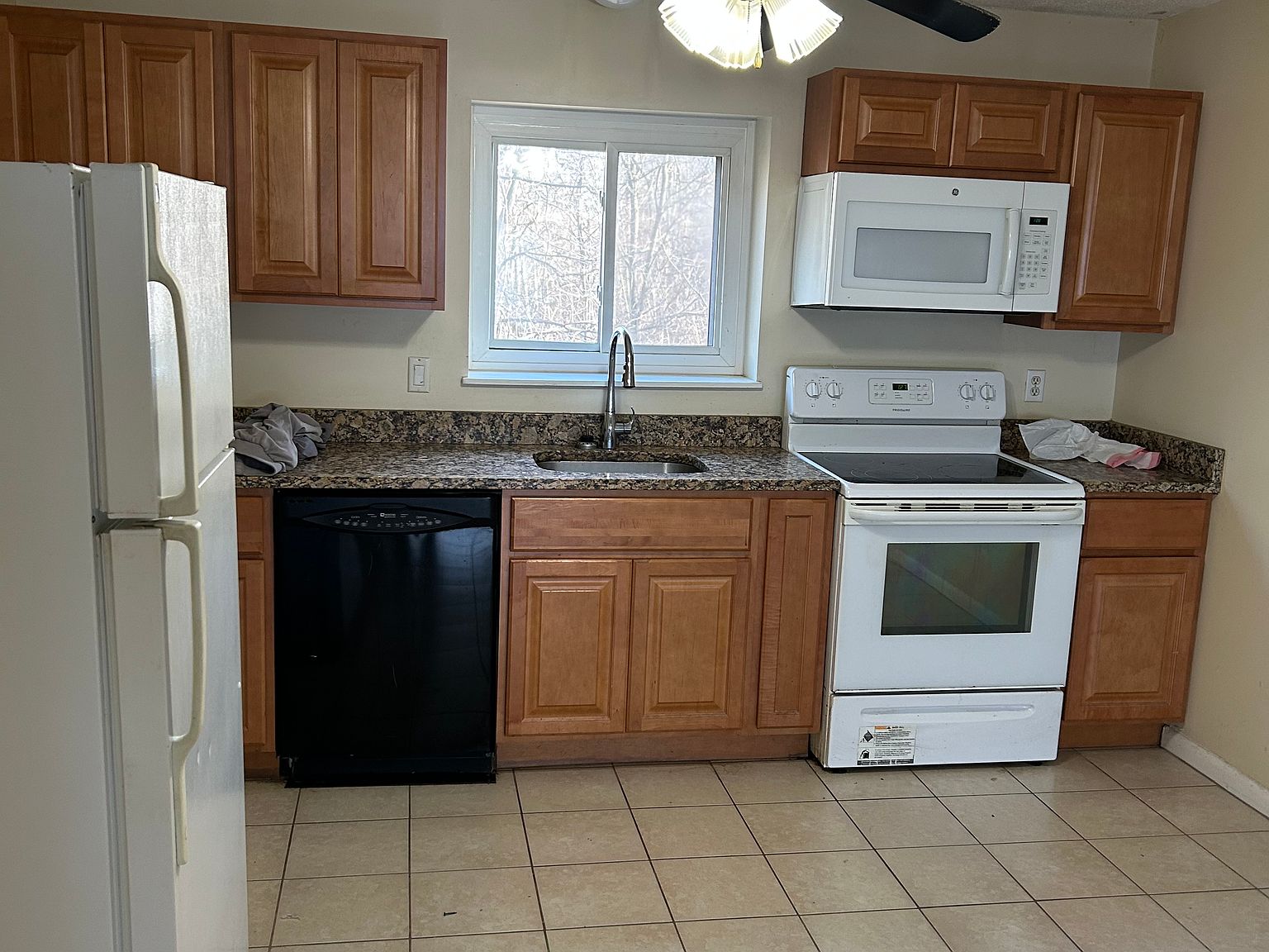 5455 N Main St APT 11F, Fall River, MA 02720 | Zillow