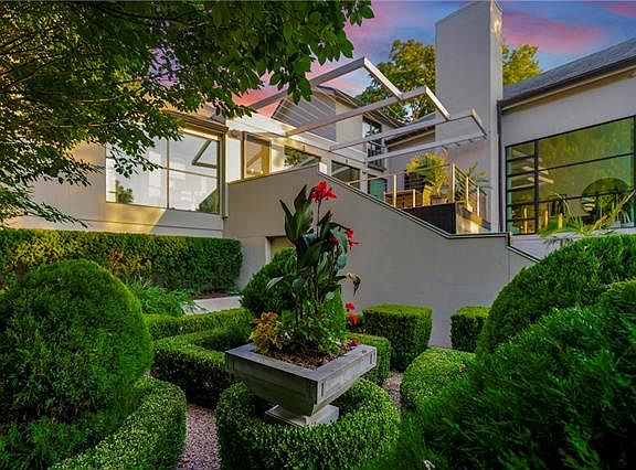 5100 Sunset Dr, Kansas City, MO 64112 | Zillow