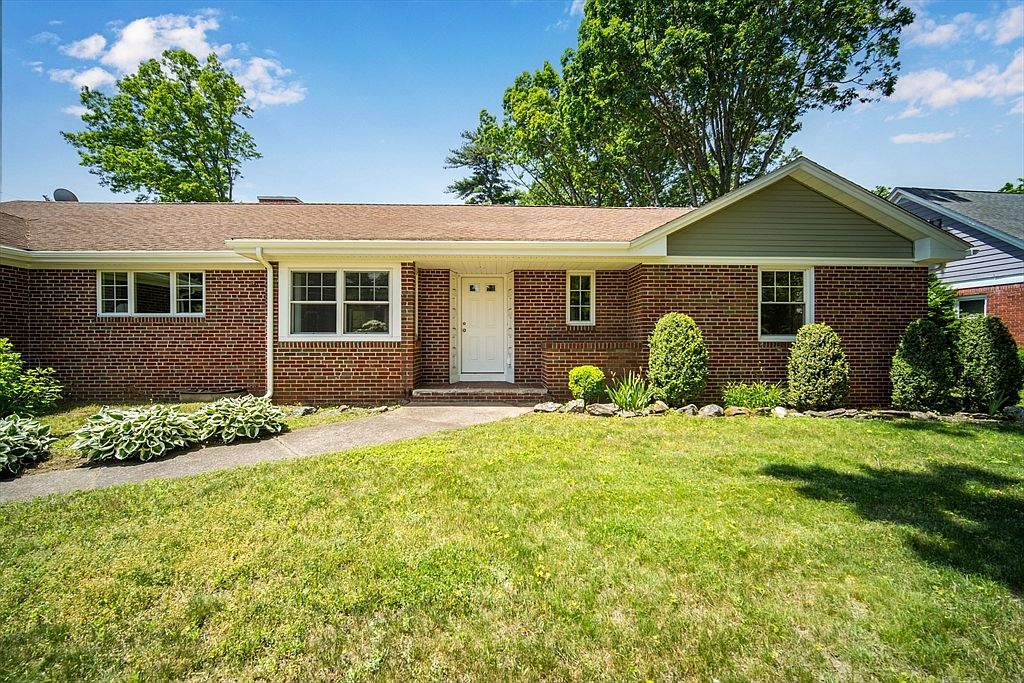 1424 Plumtree Rd, Springfield, MA 01119 | Zillow