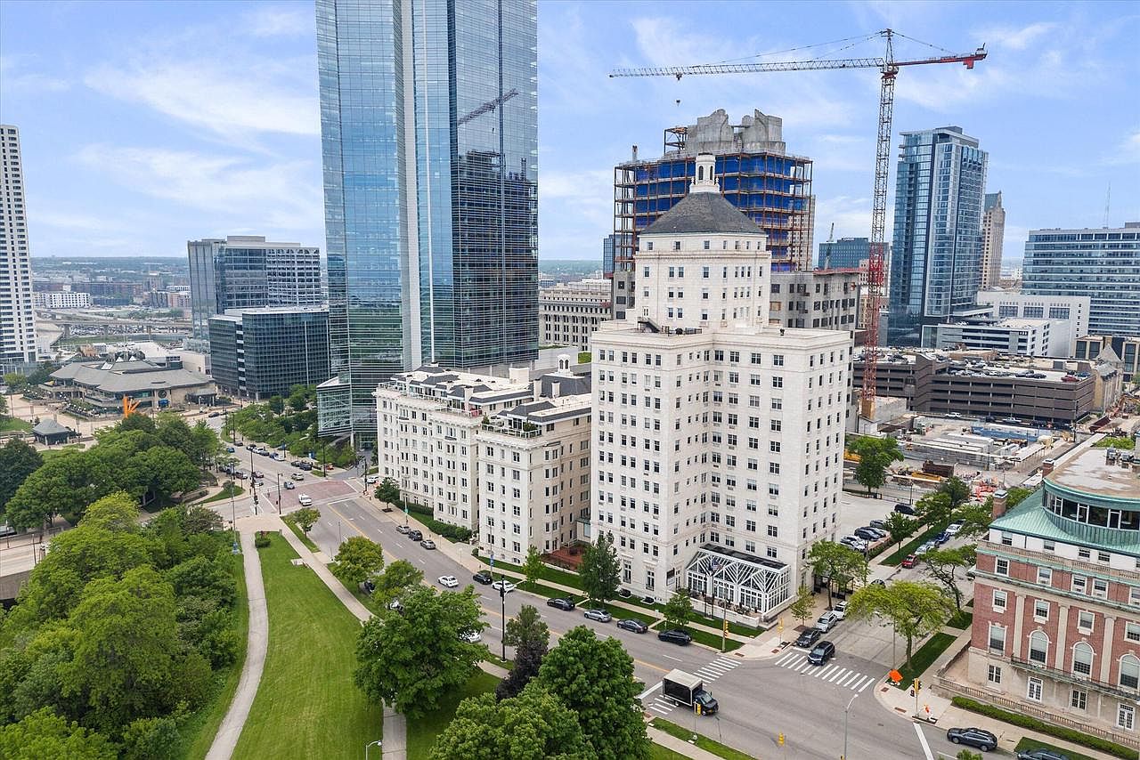 777 North Prospect AVENUE UNIT South Tier 4, Milwaukee, WI 53202 | Zillow