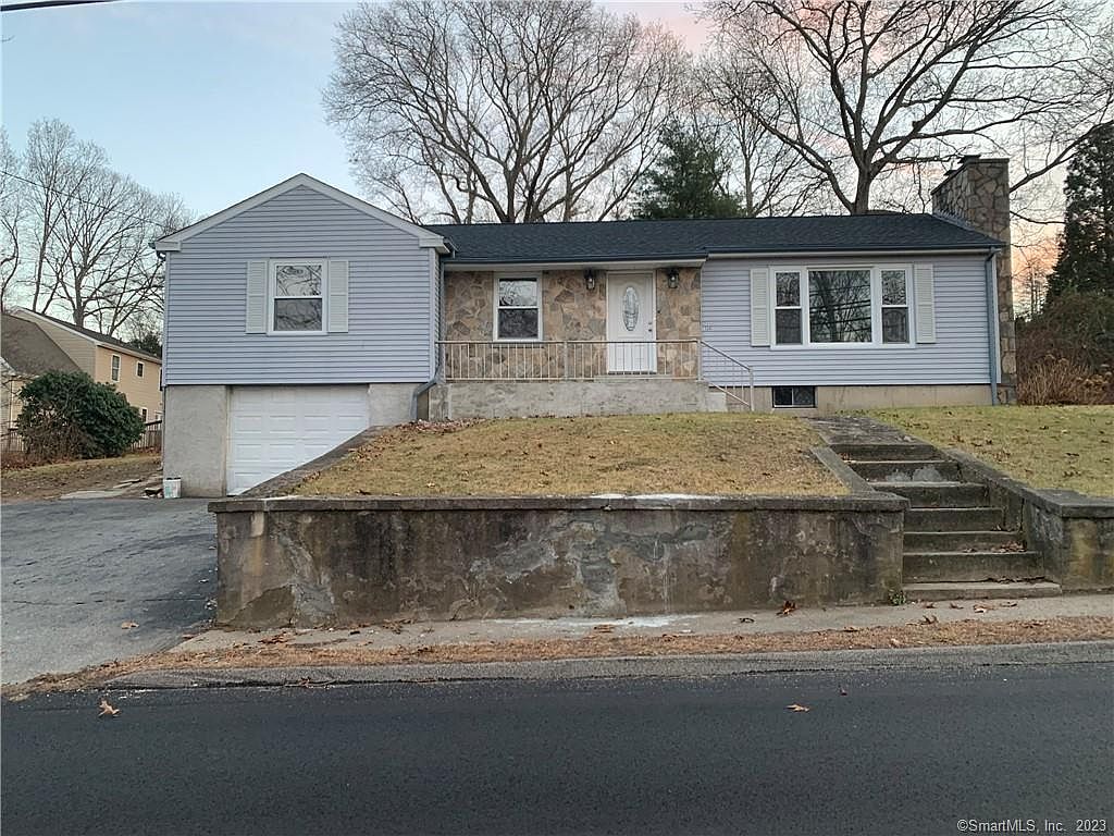 134 Gallivan Ln, Uncasville, CT 06382 | Zillow