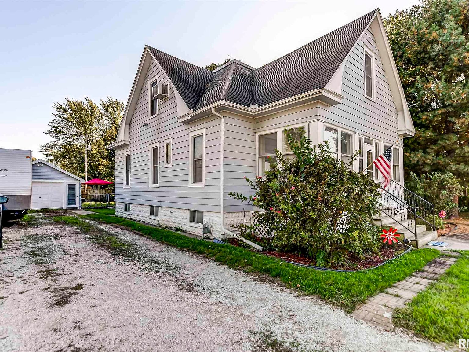 106 W 2nd St, Morrisonville, IL 62546 | Zillow
