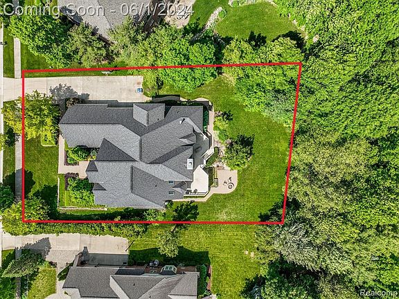 6984 Oakhurst Ridge Rd, Clarkston, MI 48348 | MLS #20240023409 | Zillow
