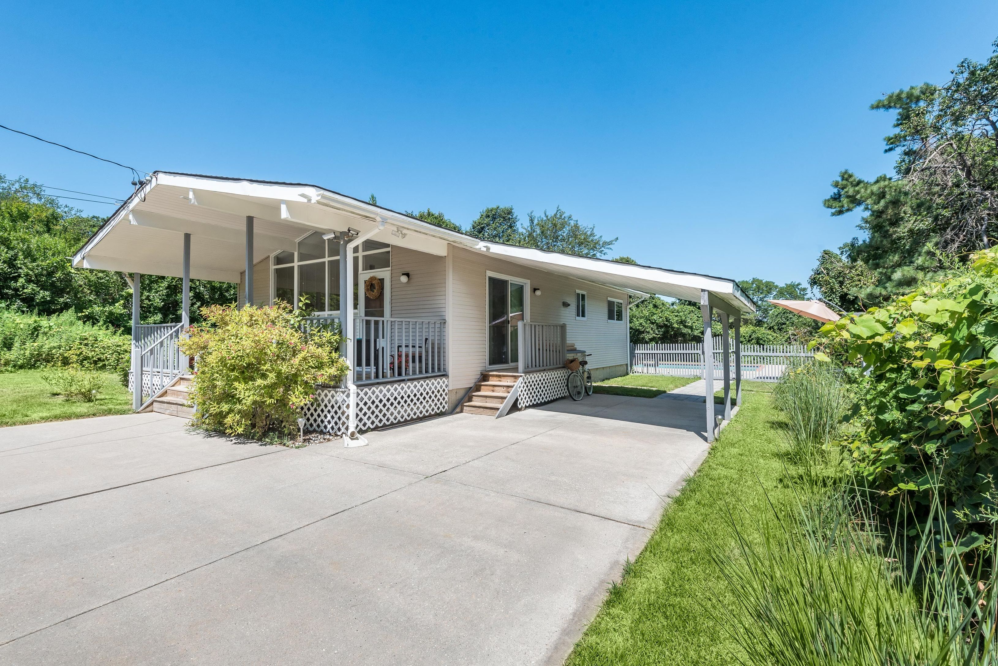 29 Hilltop Rd, Southampton, NY 11968 | Out East