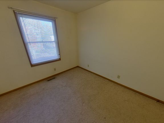 1021 Kearney St, Manhattan, KS 66502 | Zillow