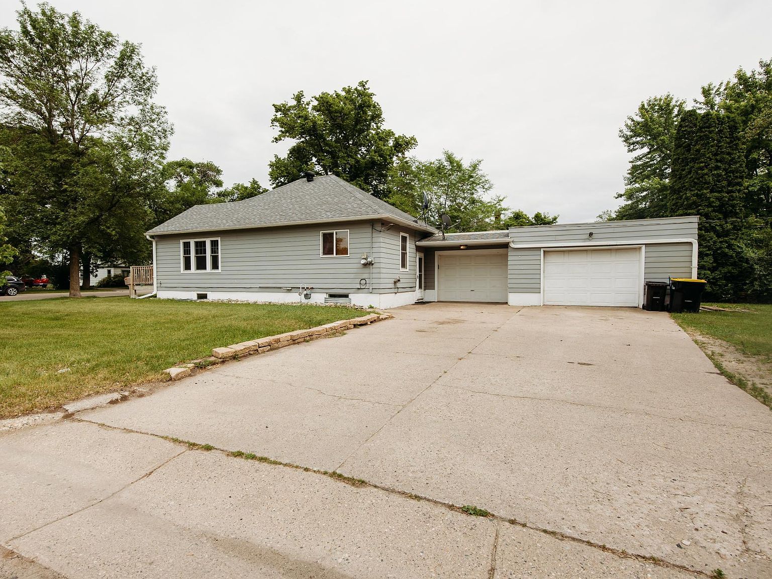 457 2nd St SW, Perham, MN 56573 | Zillow