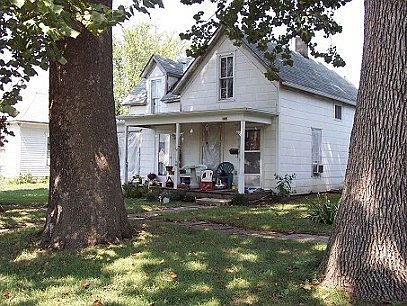 804 Kickapoo St, Hiawatha, KS 66434 | Zillow