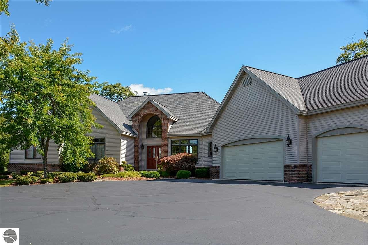 14488 Mapleton Ln, Traverse City, MI 49686 | Zillow