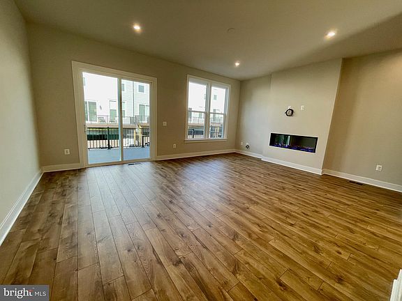 2433 Liberty Loop, Herndon, VA 20171 | Zillow