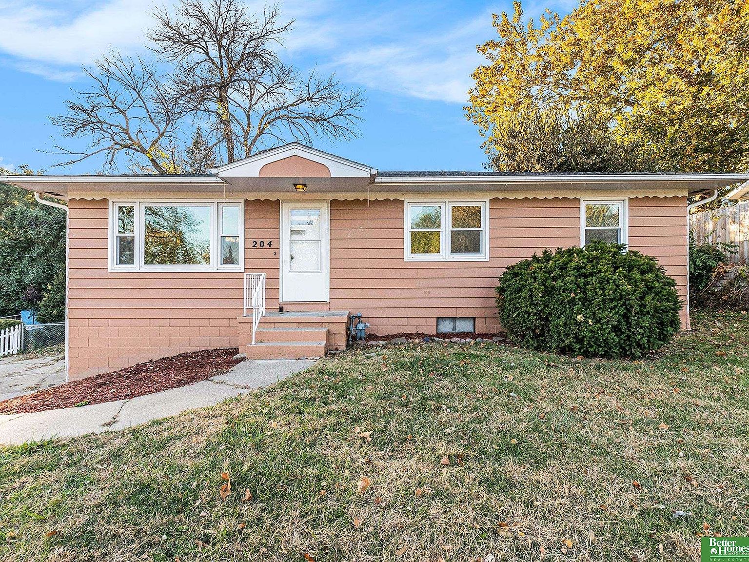 204 Pickardy Ln, Council Bluffs, IA 51503 | Zillow