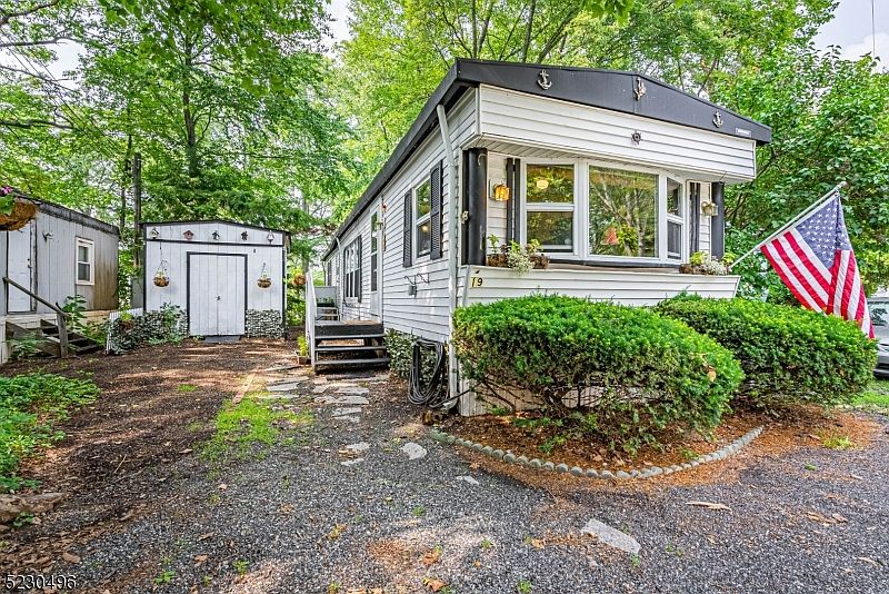 19 Sandy Point Dr, Lake Hopatcong, NJ 07849 | Zillow