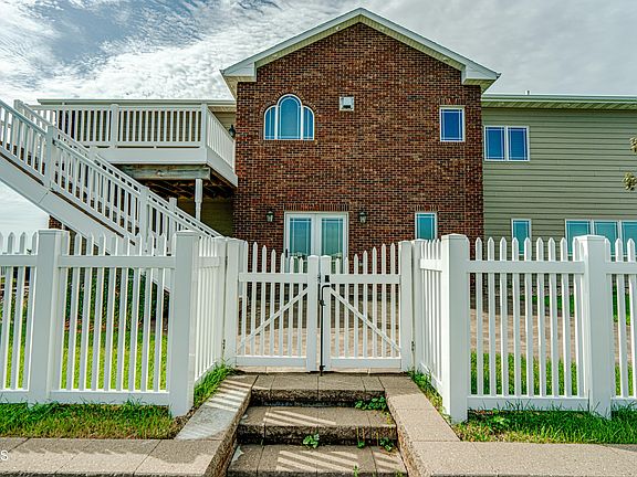 1916 Harding Pl, Bismarck, ND 58501 | MLS #4009134 | Zillow