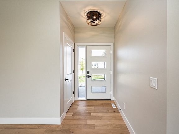 6913 Grey Slate Ct SW, Cedar Rapids, IA 52404 | MLS #2304662 | Zillow