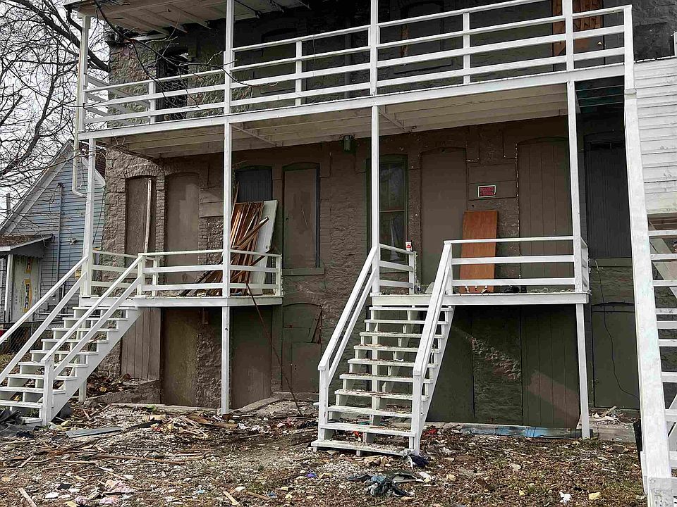 1228 SW Jackson St, Topeka, KS 66612 | Zillow