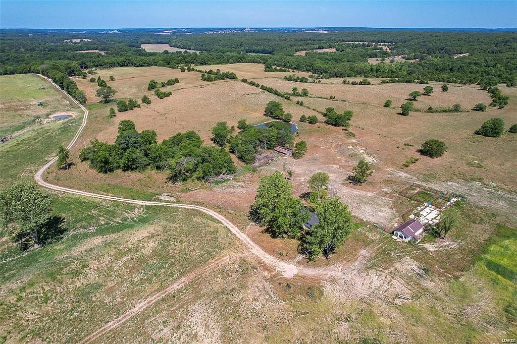 35782 Pawnee Dr, Lebanon, MO 65536 | Zillow