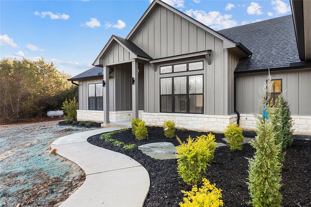 270 S Big Red Way, China Spring, TX 76633 | Zillow