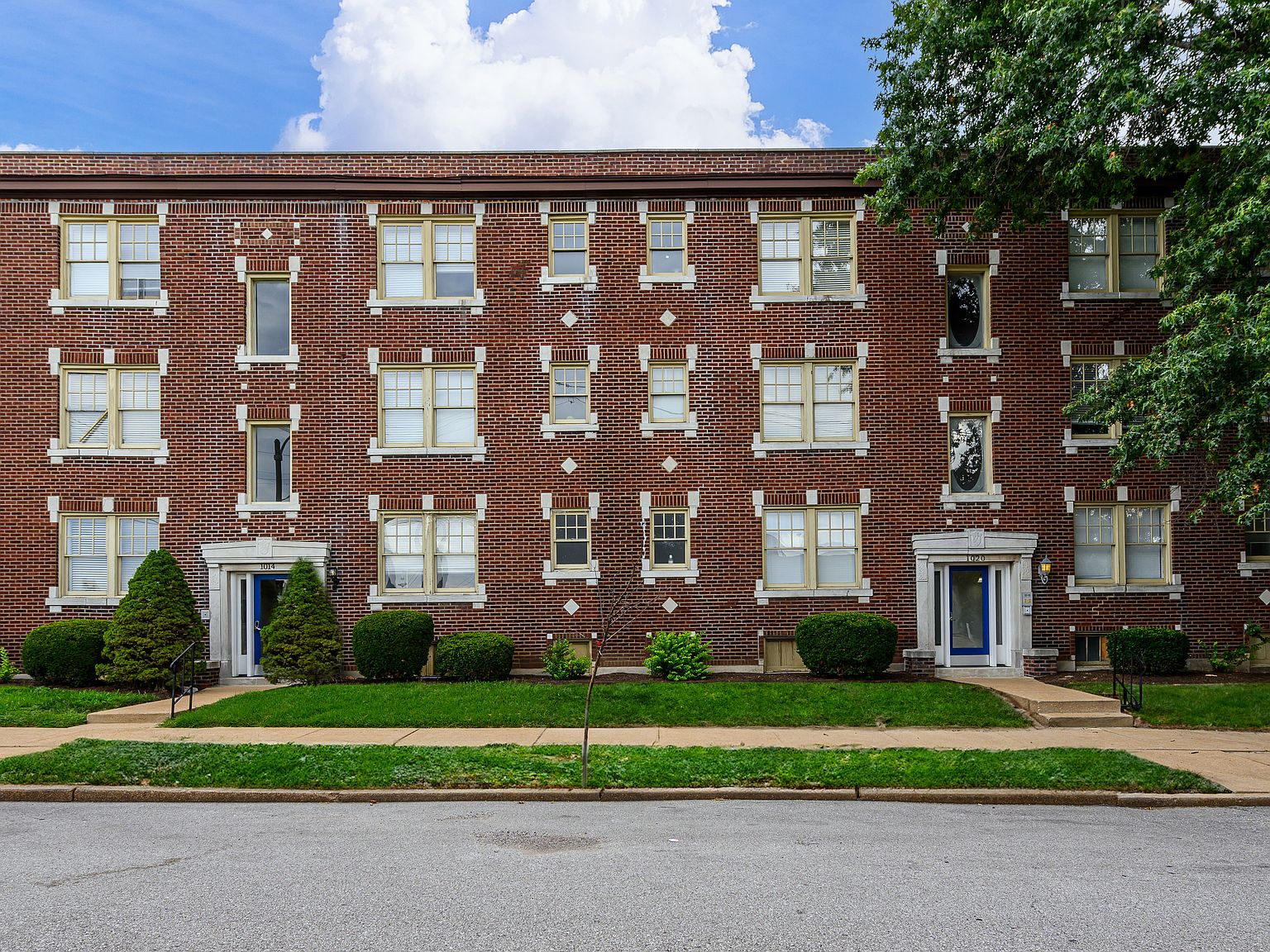 1014 Oakview Pl #11CEE36F6, Saint Louis, MO 63110 | Zillow