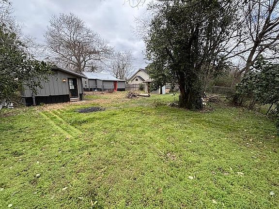 105 & 103 N Oak St, Lorena, TX 76655 | Zillow