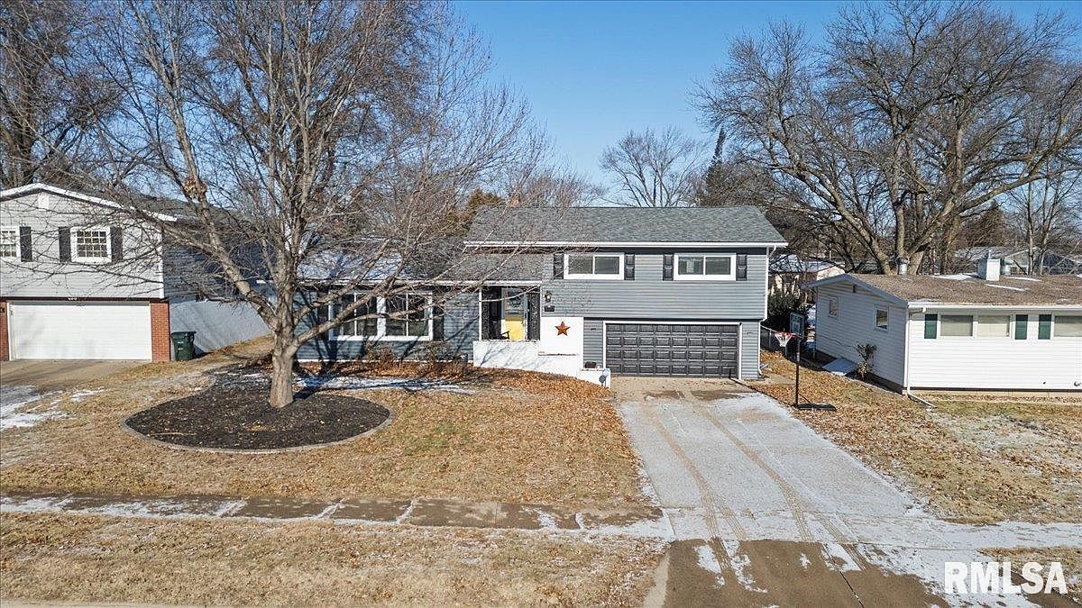 2612 Elm St Davenport Ia 52803 Zillow