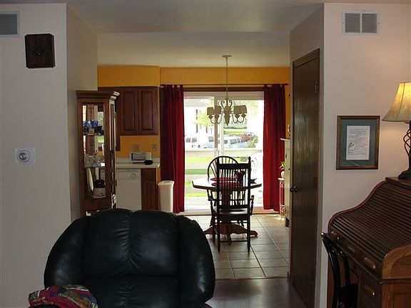 7318 Mockingbird Ln, Middleton, WI 53562 | Zillow