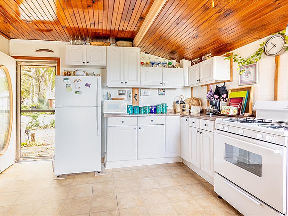 10 Acorn Path, Calverton, NY 11933 | MLS #3585648 | Zillow