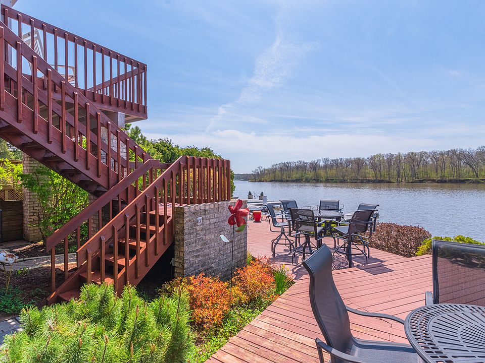 18325 Kickapoo Ln, Hudson, IL 61748 | Zillow