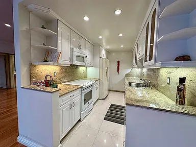 123 Main St Los Angeles CA | Zillow