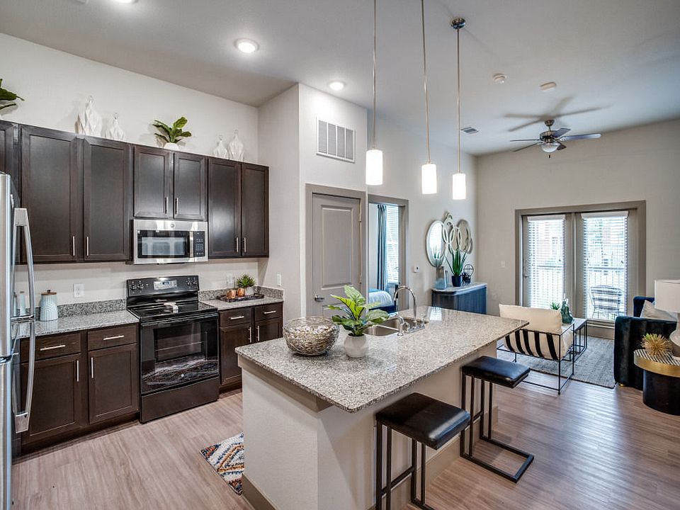 Palladium RedBird - 7202 S Westmoreland Rd Dallas TX (5 units available ...