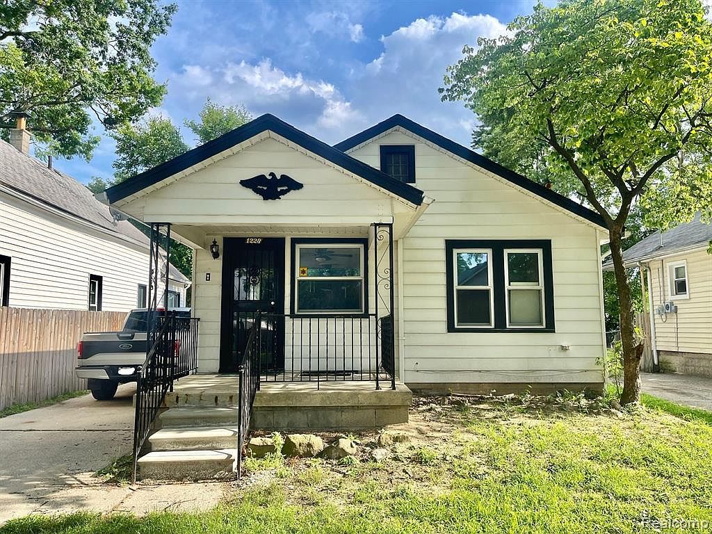 1228 E Jarvis Ave, Hazel Park, MI 48030 | MLS #20230058930 | Zillow
