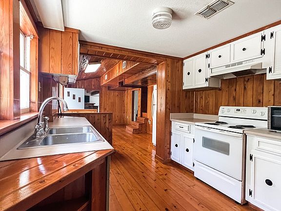 2910 Richard St, Kinard, FL 32449 | MLS #313805 | Zillow