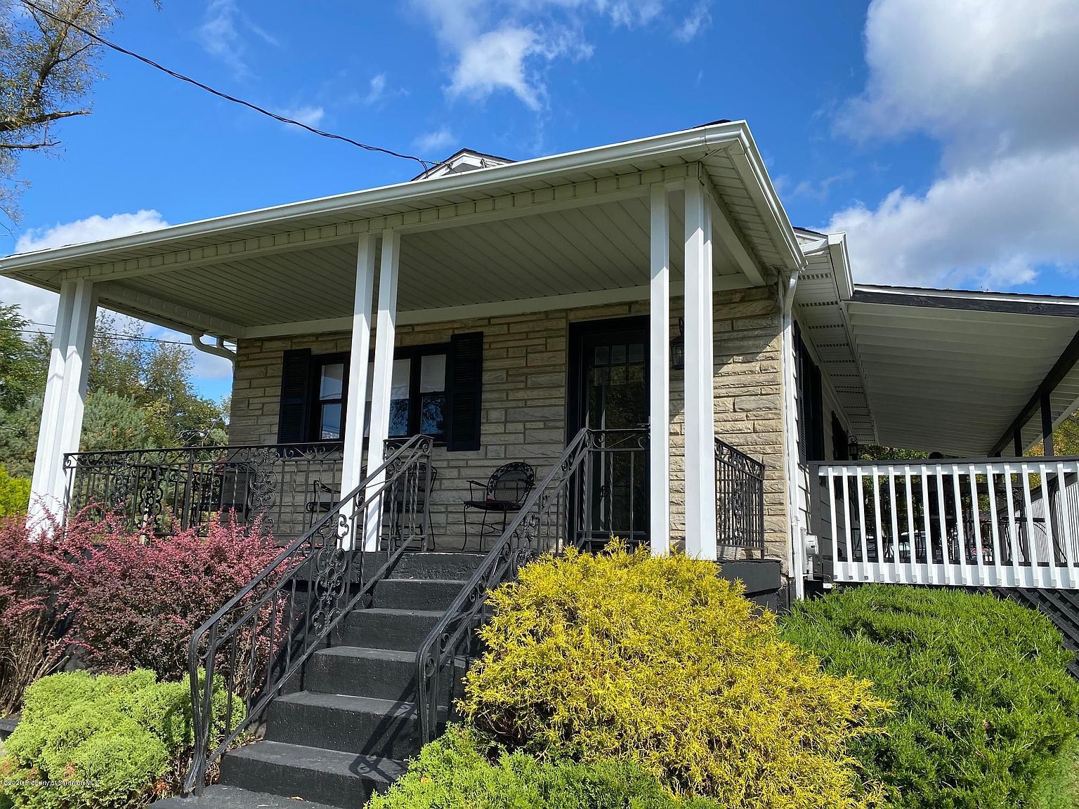 612 Rocky Glen Rd, Moosic, PA 18507 | Zillow
