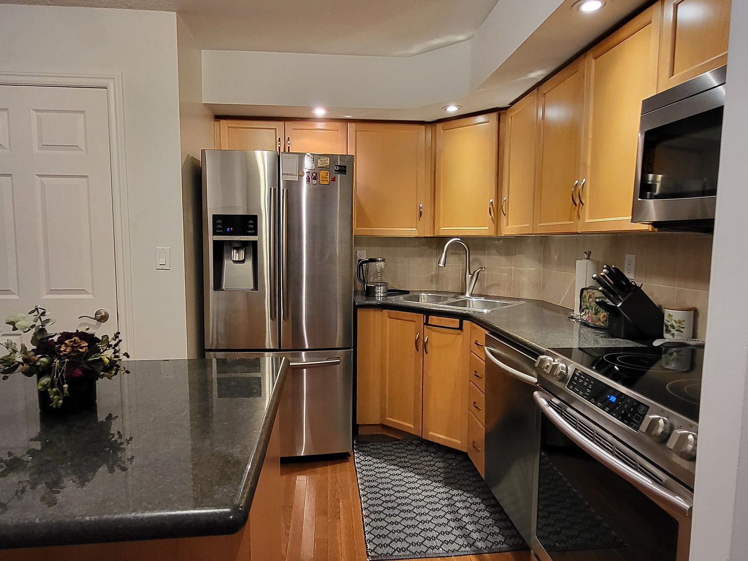 270 Wellington St W, Toronto, ON M5V 3P5 | Zillow