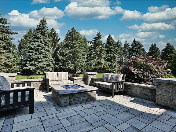 5 Lusk Farm Cir, Pittsford, NY 14534 | Zillow