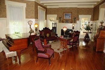 560 Powers Ln, Decatur, IL 62522 | Zillow