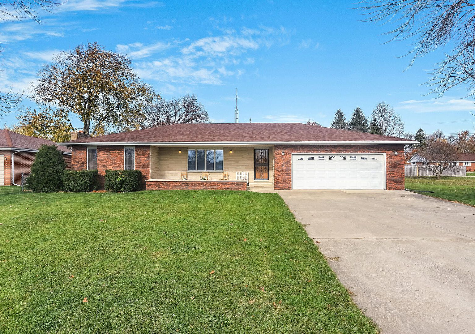 308 E Division St, Fisher, IL 61843 | Zillow