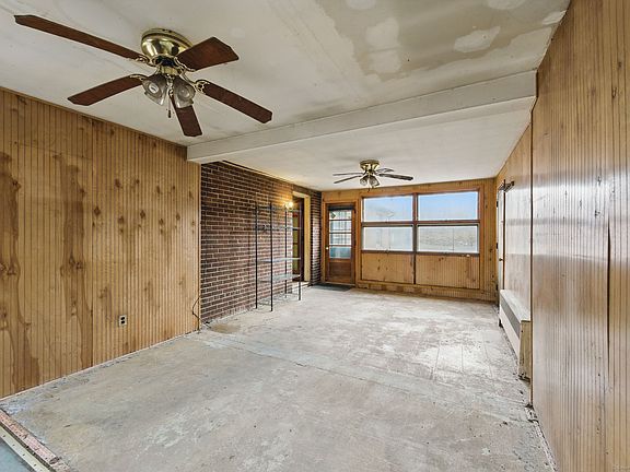 559 Davis Rd, Killingly, CT 06239 | Zillow