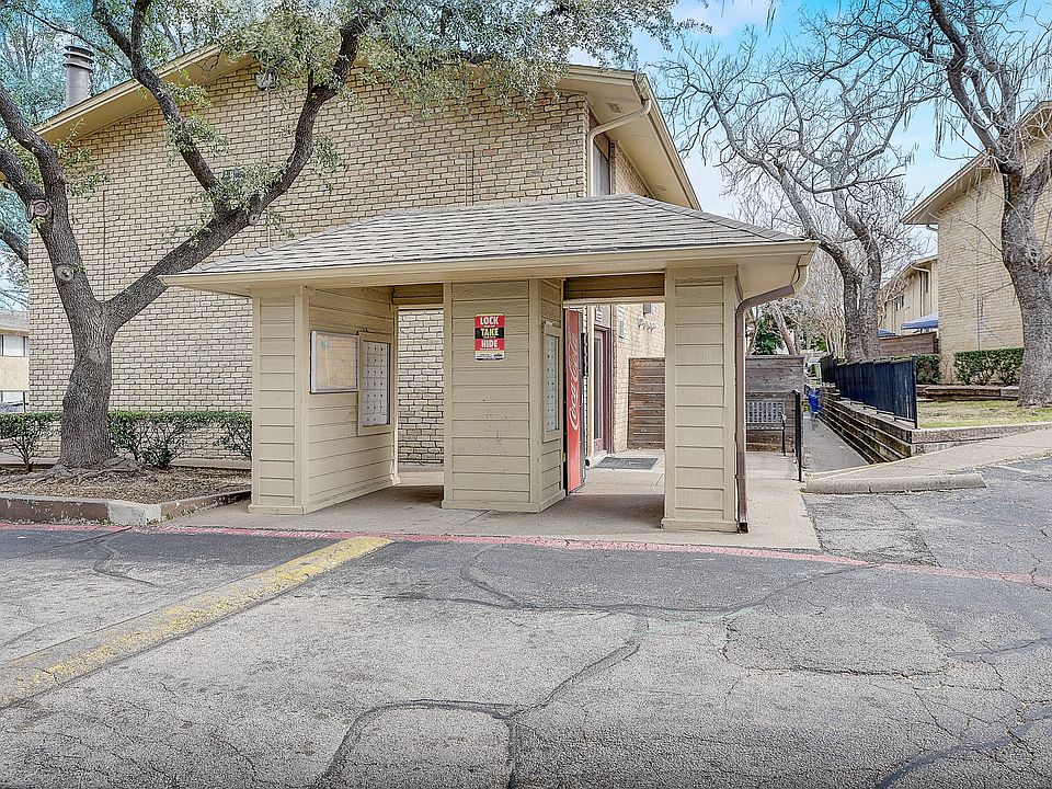 Lakefront Villas Apartments - 900 W Spring Valley Rd Richardson TX | Zillow