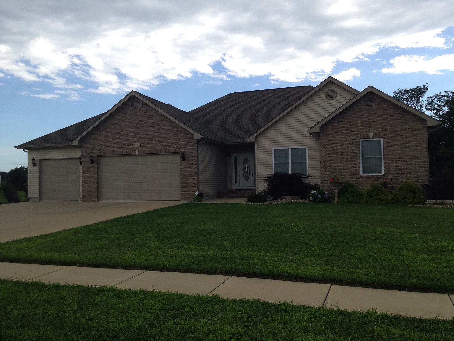910 Waggoner Ave, Jerseyville, IL 62052 | Zillow