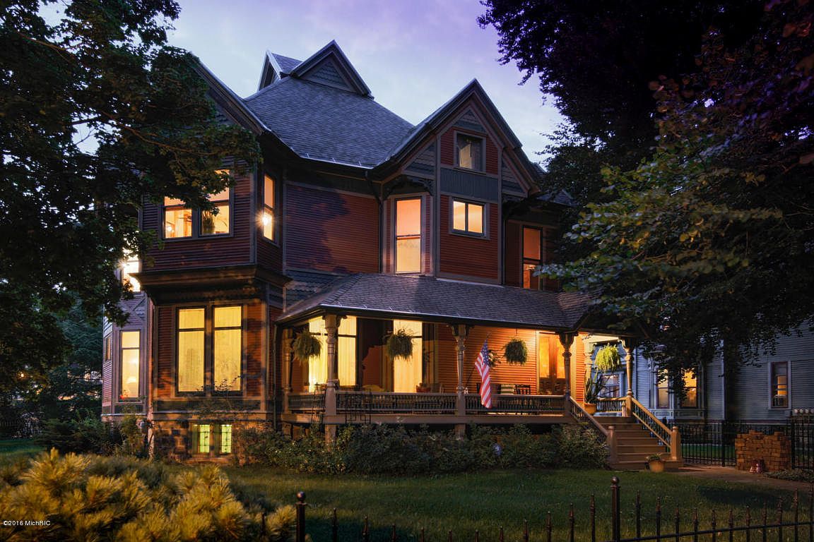 405 Stuart Ave, Kalamazoo, MI 49007 | Zillow