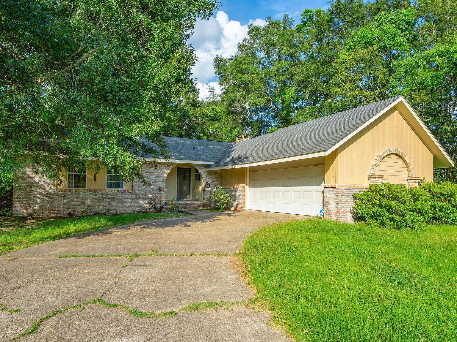 2101 Sunset Dr, Hattiesburg, MS 39402 | Zillow
