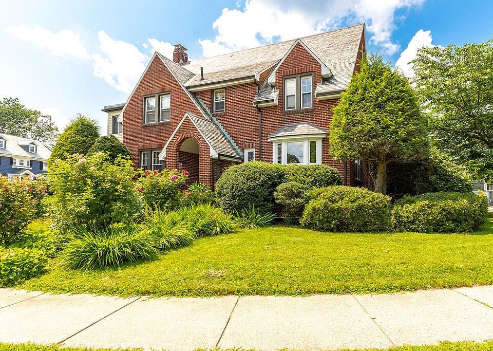 70 Traincroft, Medford, MA 02155 | Zillow