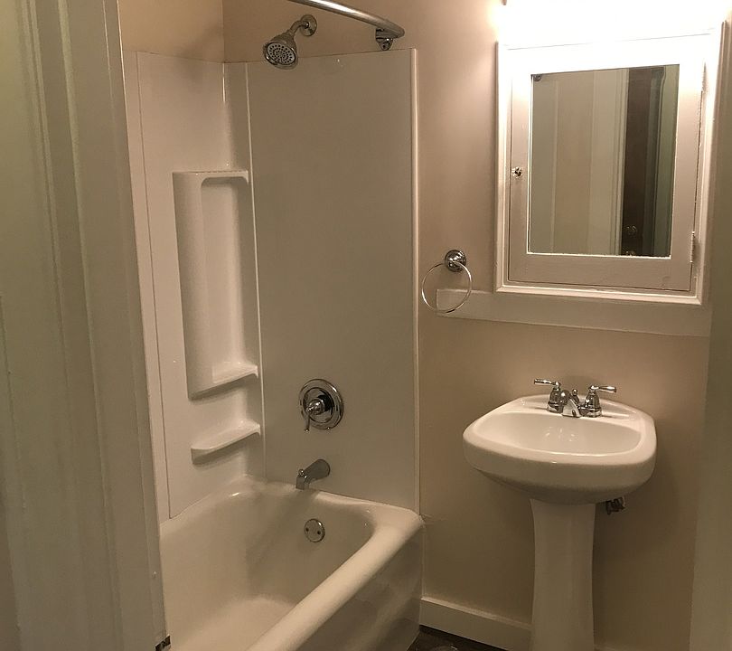 Washington Irving Apartments - 1305 E Howell St Seattle, WA | Zillow