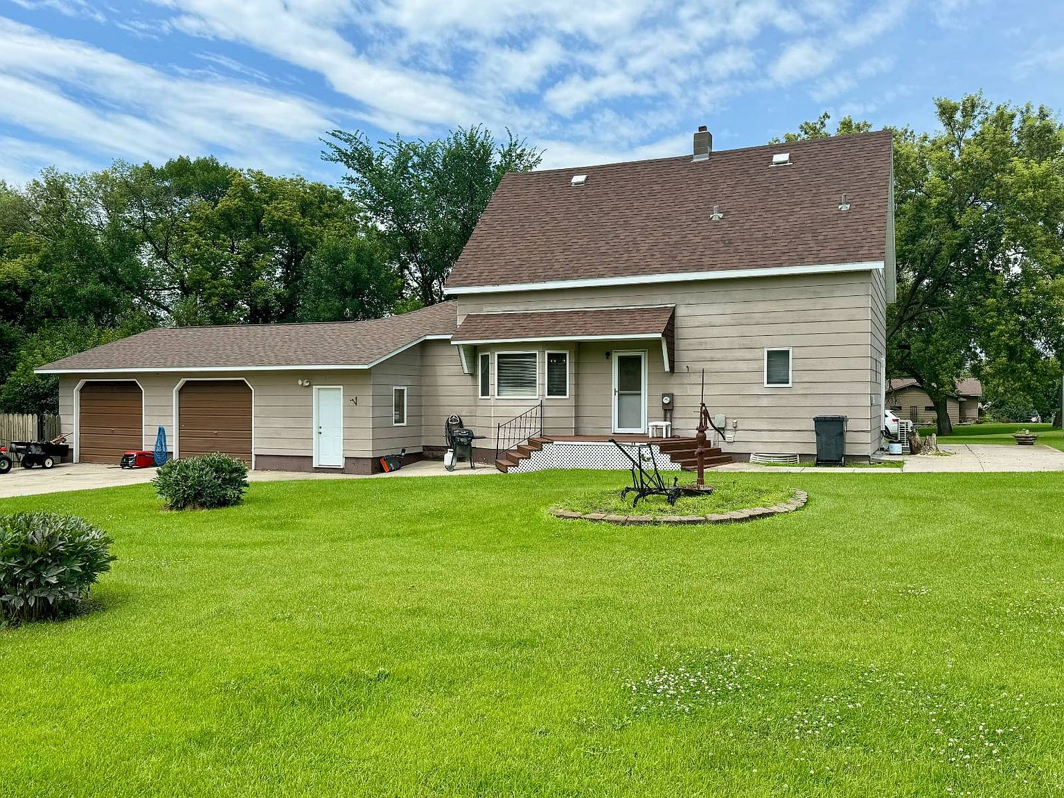 10 S Emil Ave, Rosholt, SD 57260 | Zillow